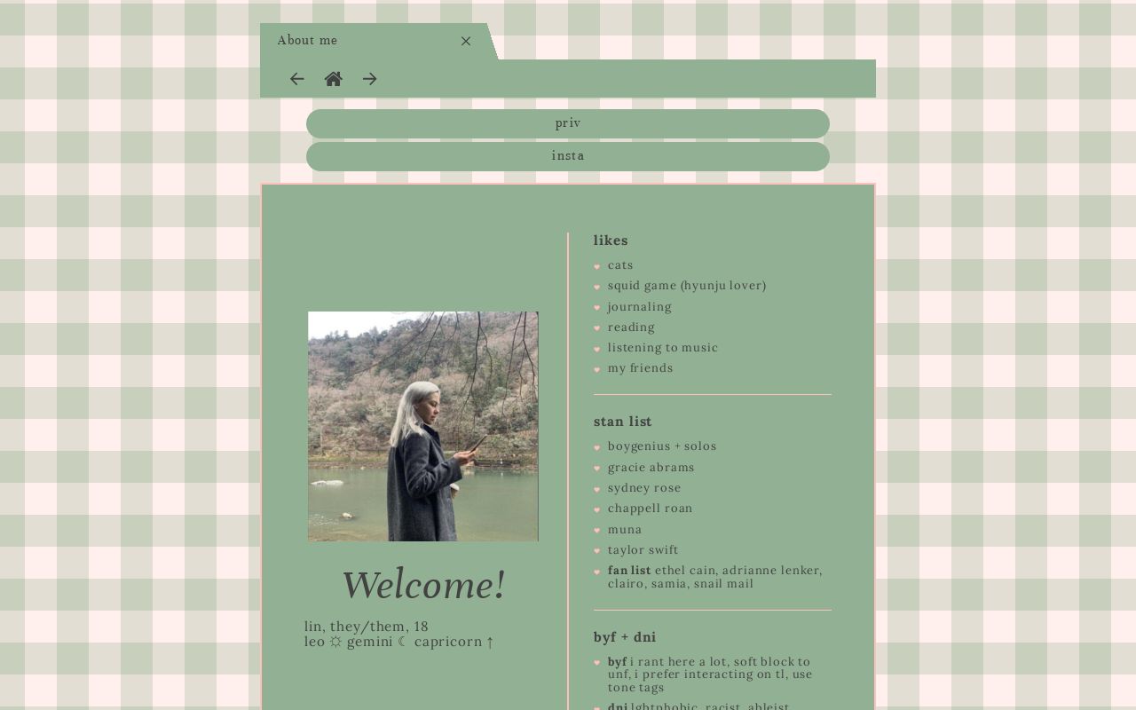 phoebesmoons.carrd.co